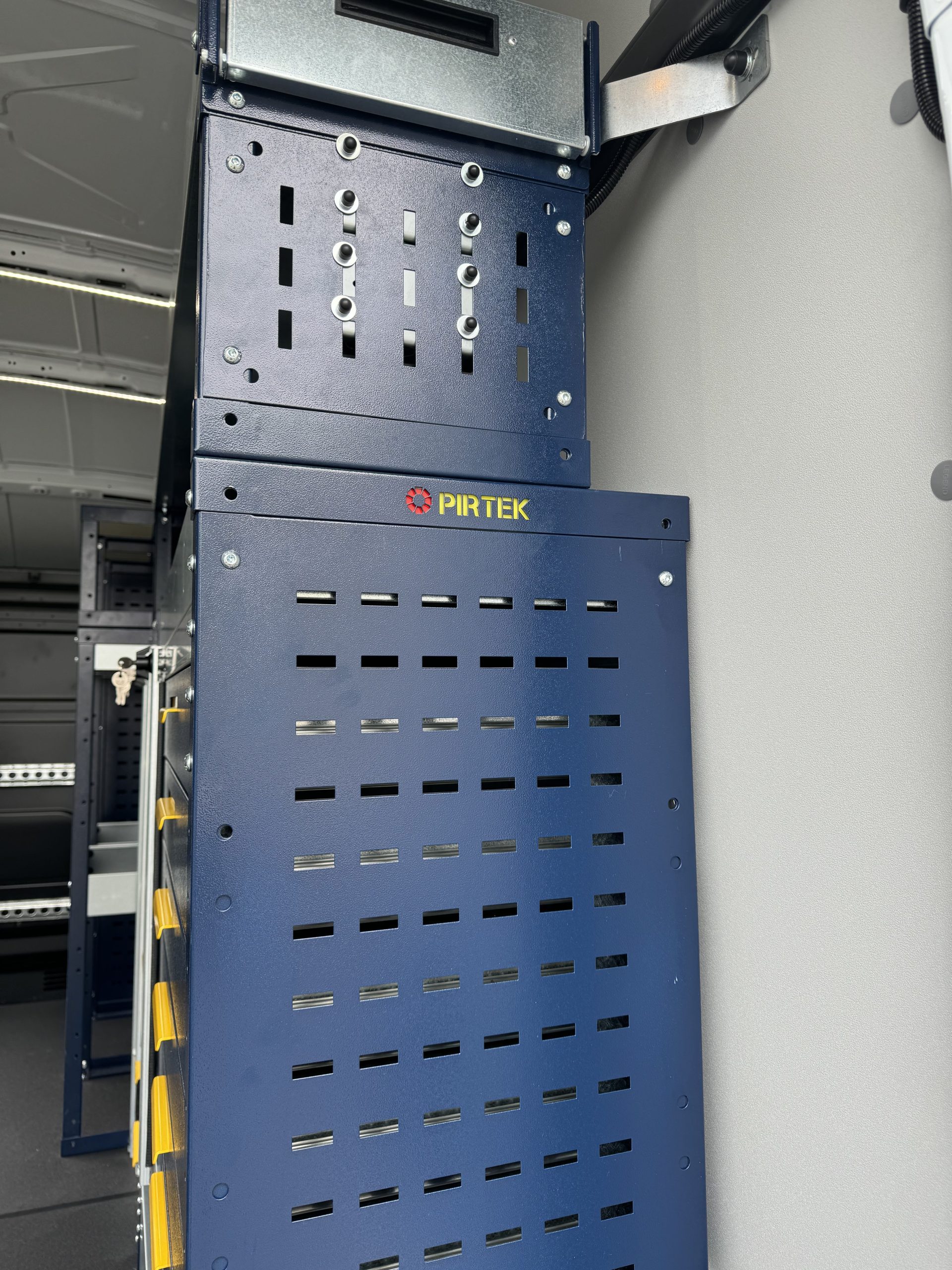 Hydraulic Hose Repair Van – Mobile Workshop - SYNC VEHICLE SYSTEMS